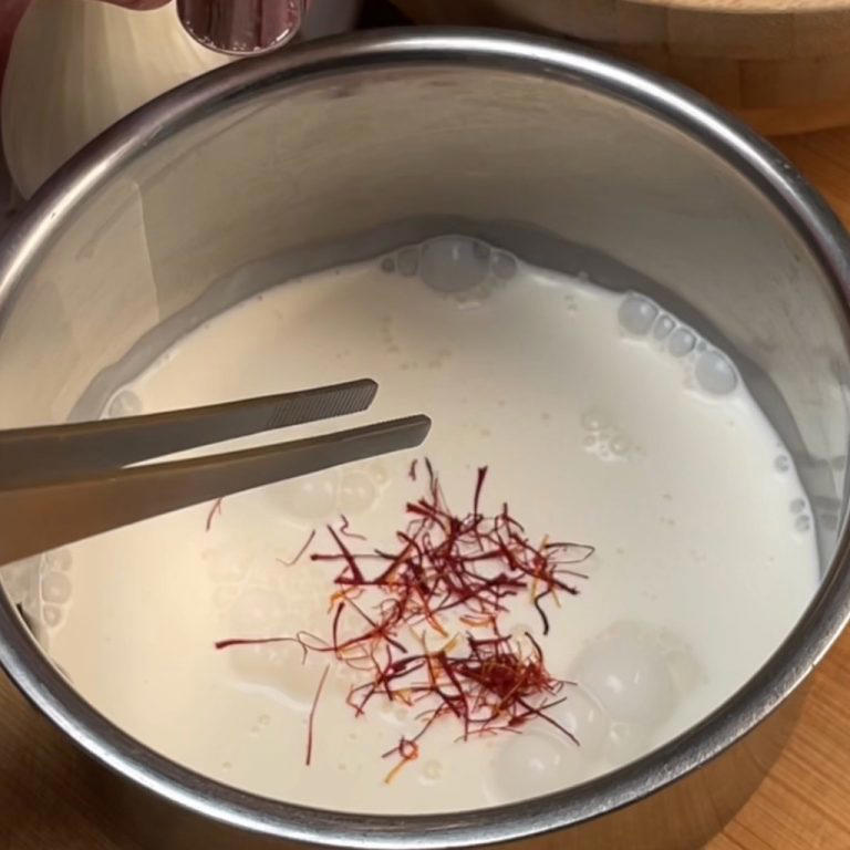 Pasta zafferano e salsiccia: il primo piatto da perdere la testa