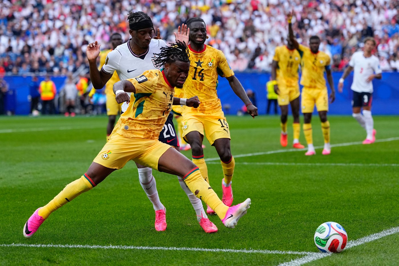 England and Ghana play to 0-0 draw at World Cup despite flurry-filled ...