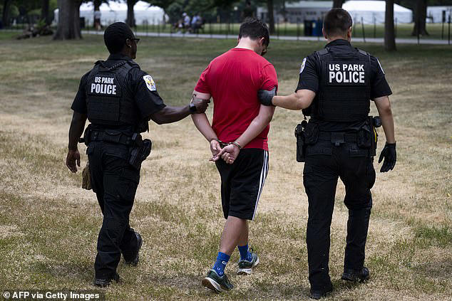 Trump erects fence around Reflecting Pool to deter vandals as foul ...