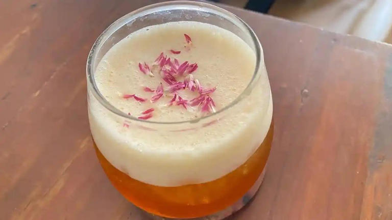 Menyesap hangatnya inovasi tea blend: 4 rekomendasi kedai teh estetik ...