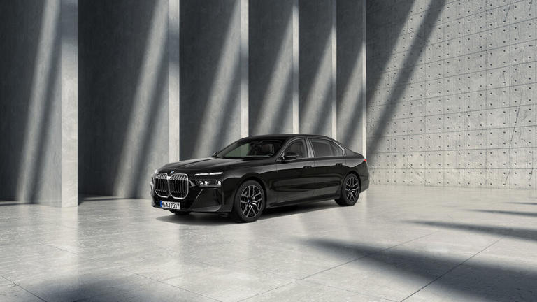 압도적 존재감 강조한 BMW 7시리즈 블랙 트림