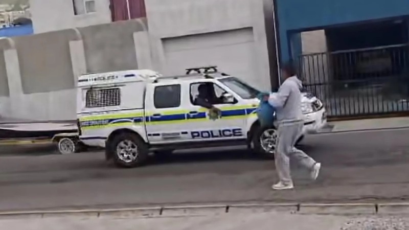Hout Bay police face off against suspected crayfish smugglers in ...