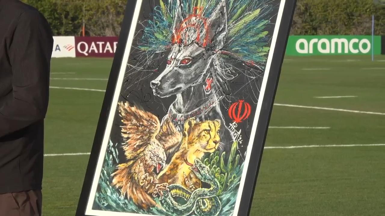 Iran and Xolos exchange gifts before last game of group stage