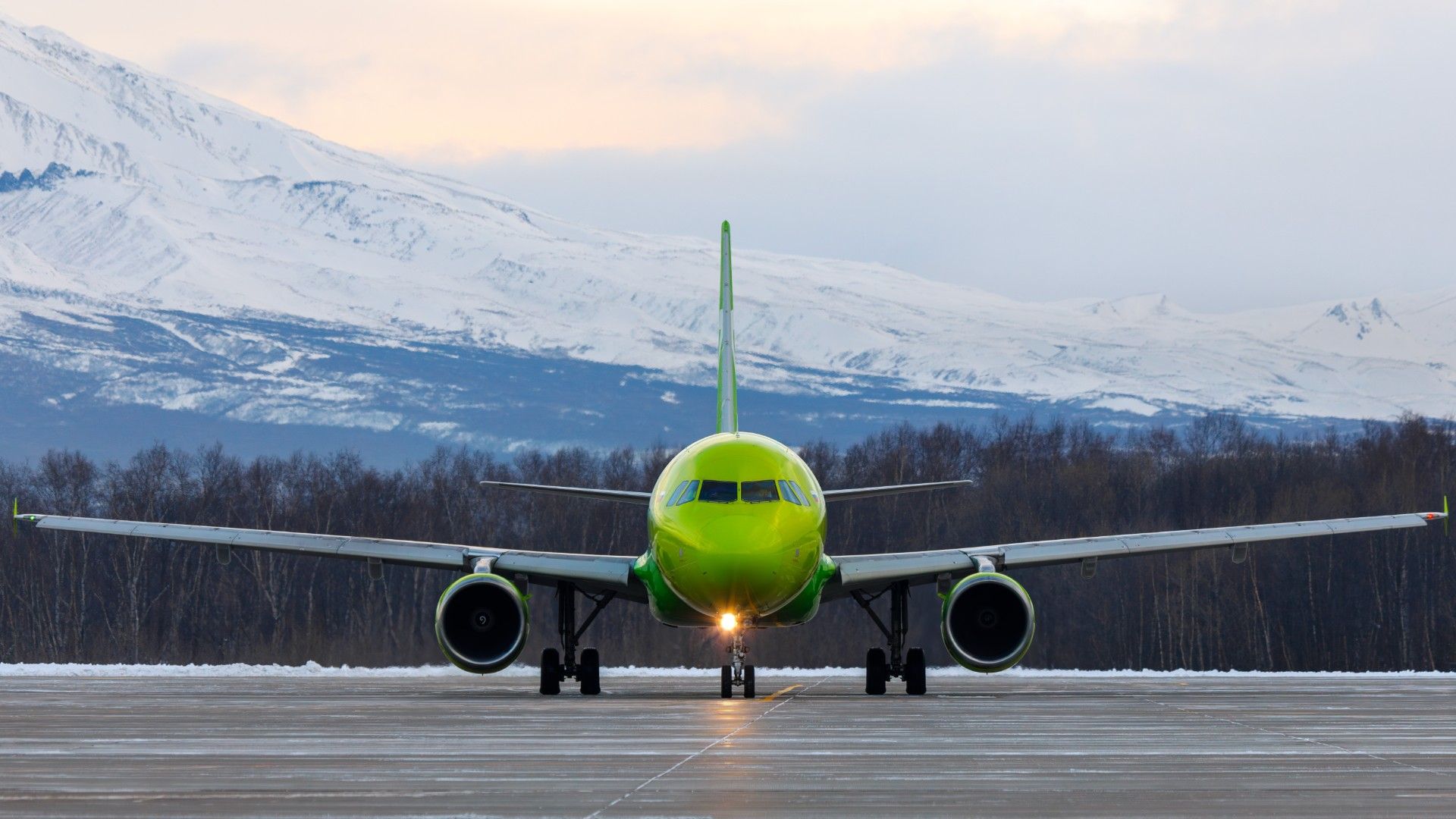 Russian airline bans first officers from landings after surge in hard ...