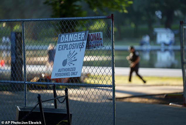 Trump erects fence around Reflecting Pool to deter vandals as foul ...