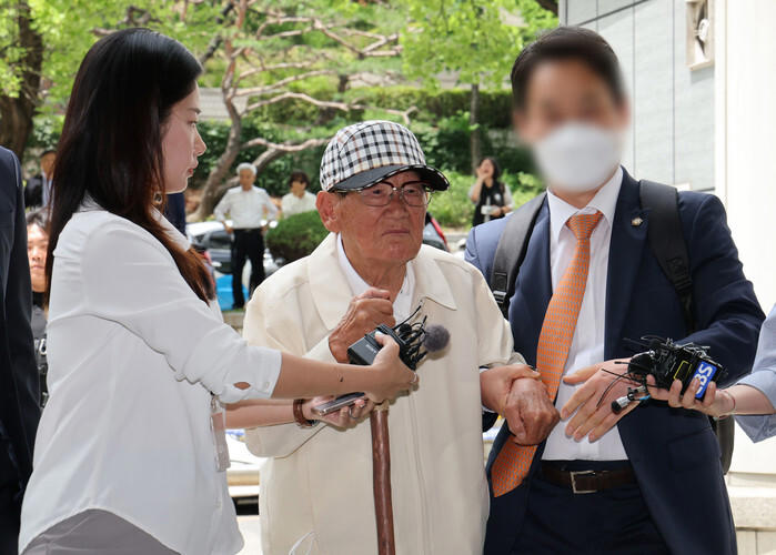 Shincheonji sect leader attends arrest warrant hearing