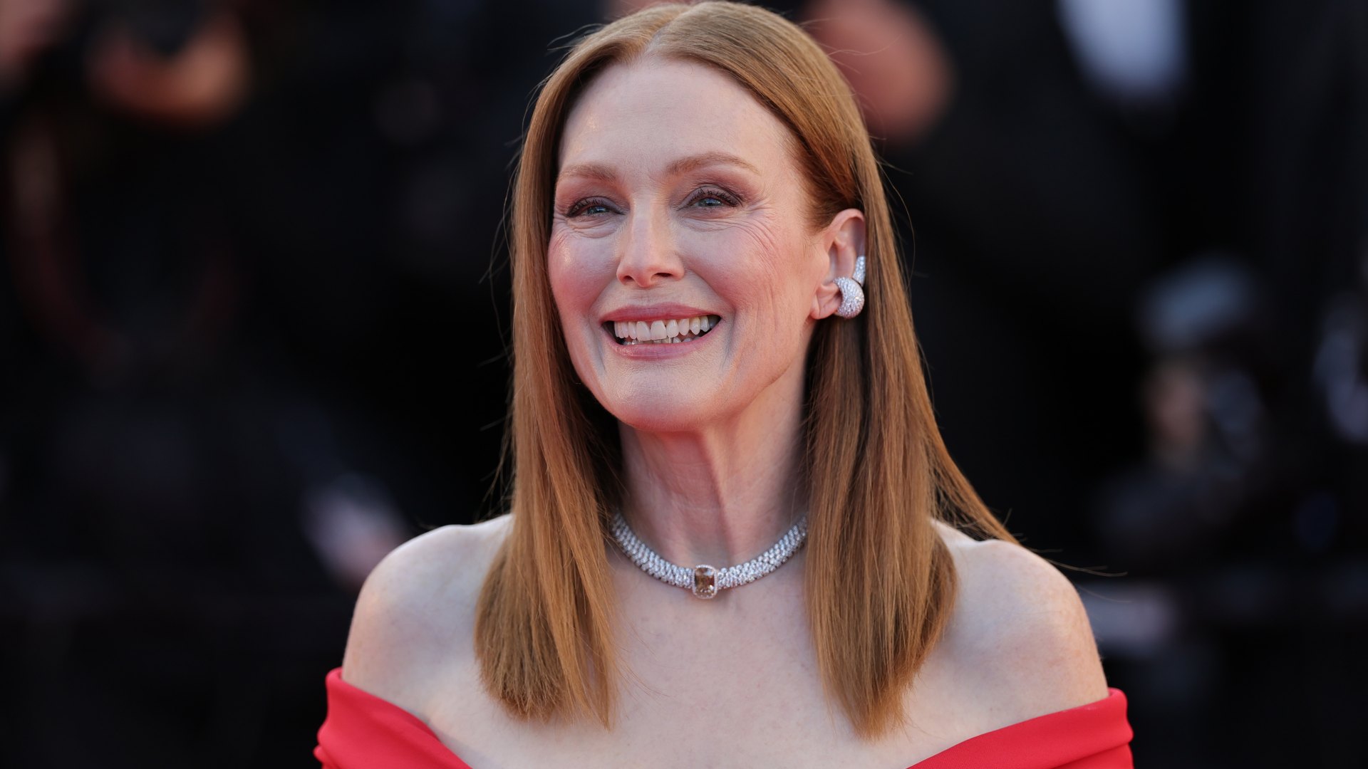 Julianne Moore uses the night cream that reduces fine lines 'almost ...