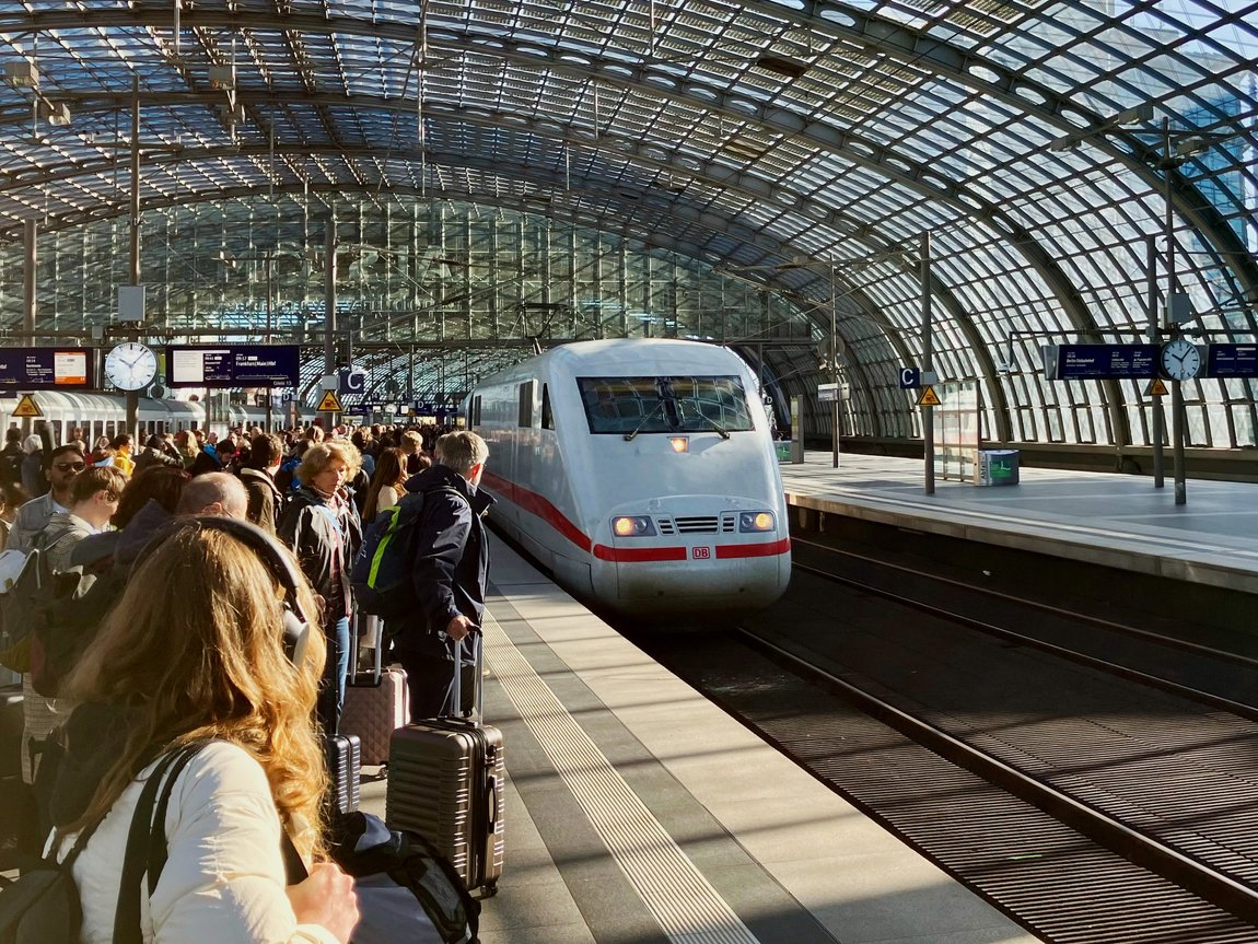 Deutsche Bahn: Train services resume after major disruption
