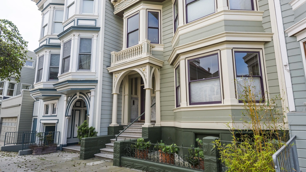 9 famous TV homes and their real locations