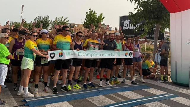 Casi medio millar de corredores protagonizan el rotundo éxito de la I ...