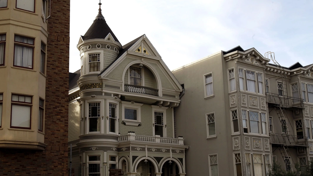 9 famous TV homes and their real locations