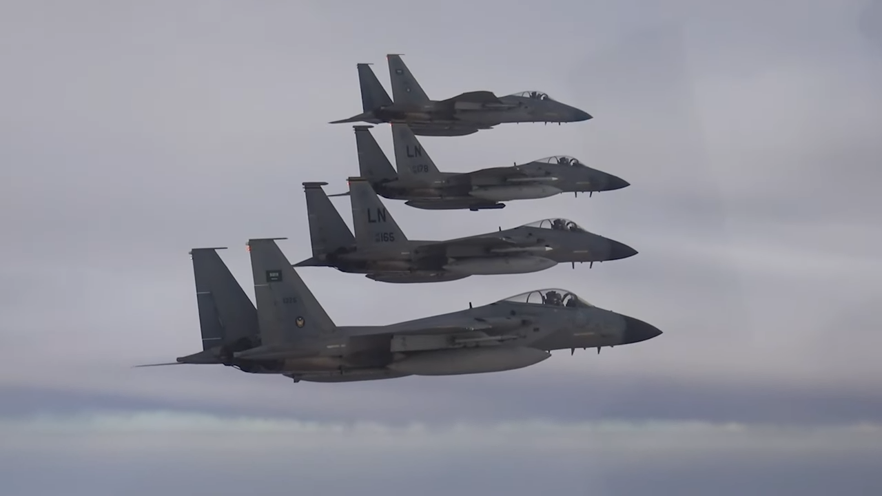 Watch how American pilots faced 4 Iraqi fighters - "High speed engagement"