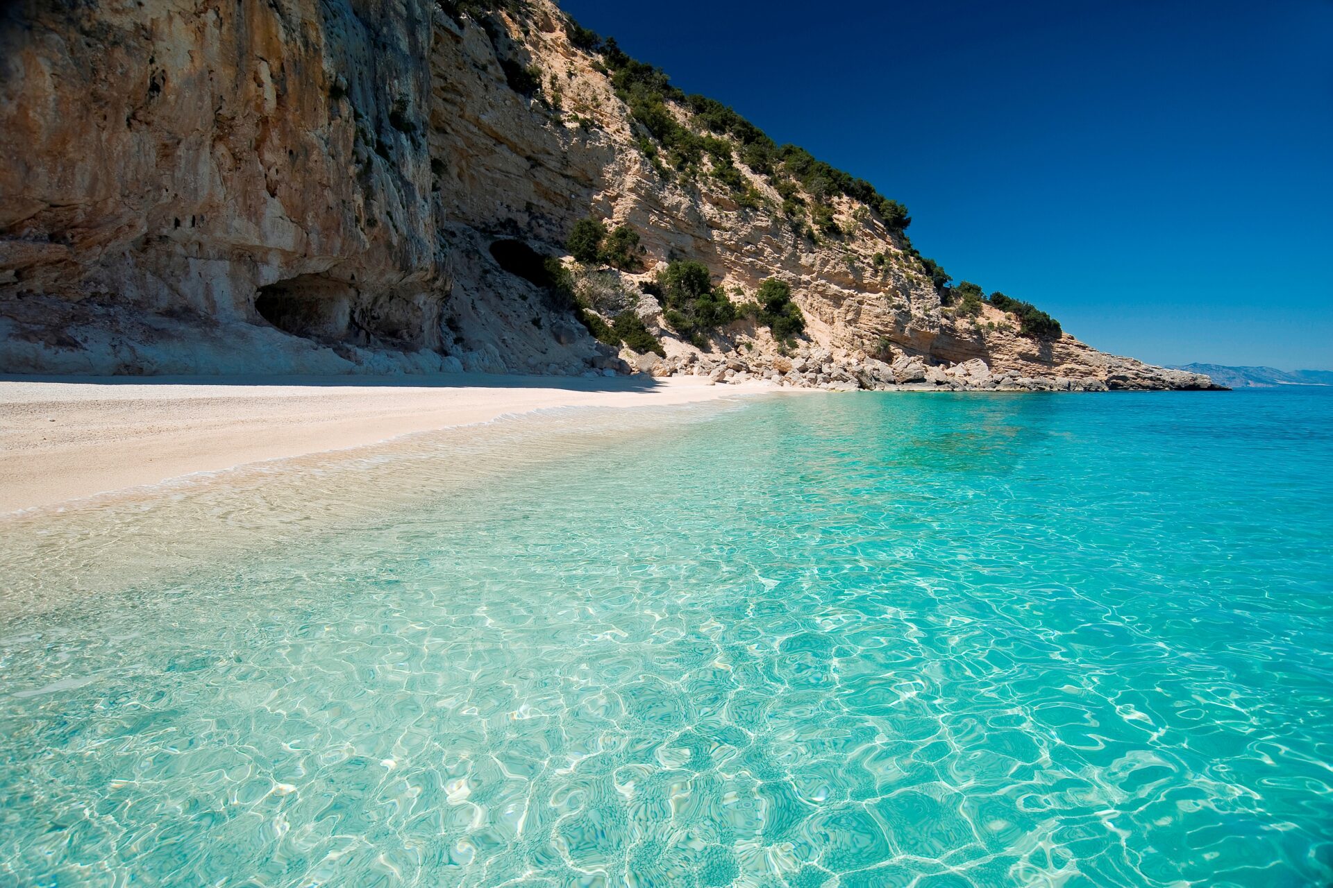 Fines of up to 3,000 euros and strict rules on Sardinian beaches
