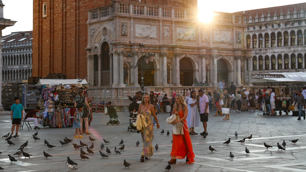 15 overhyped tourist attractions around the world