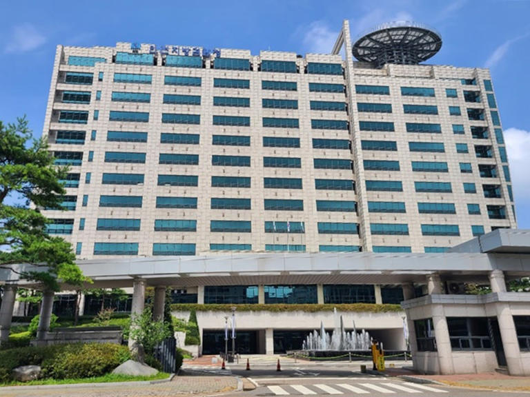 Incheon taxi association head arrested for embezzlement, political ...