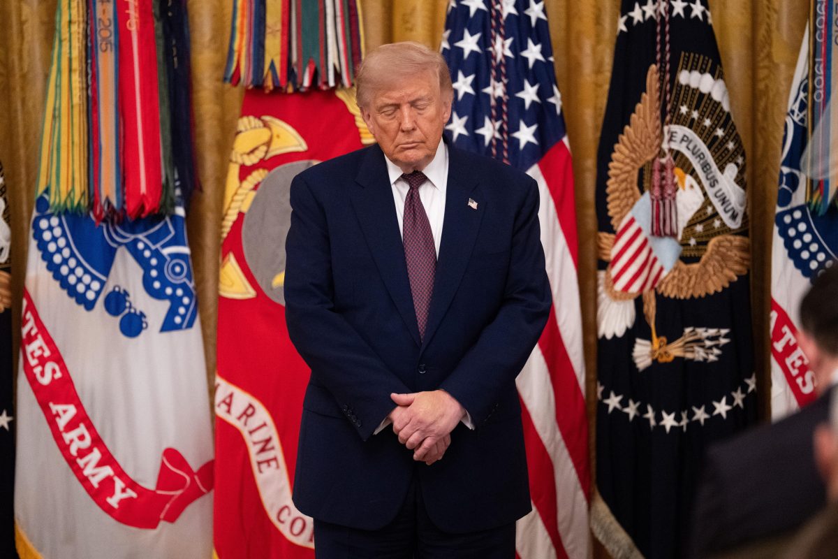 Trump, crollo nei sondaggi e sfida del Senato sulla guerra in Iran