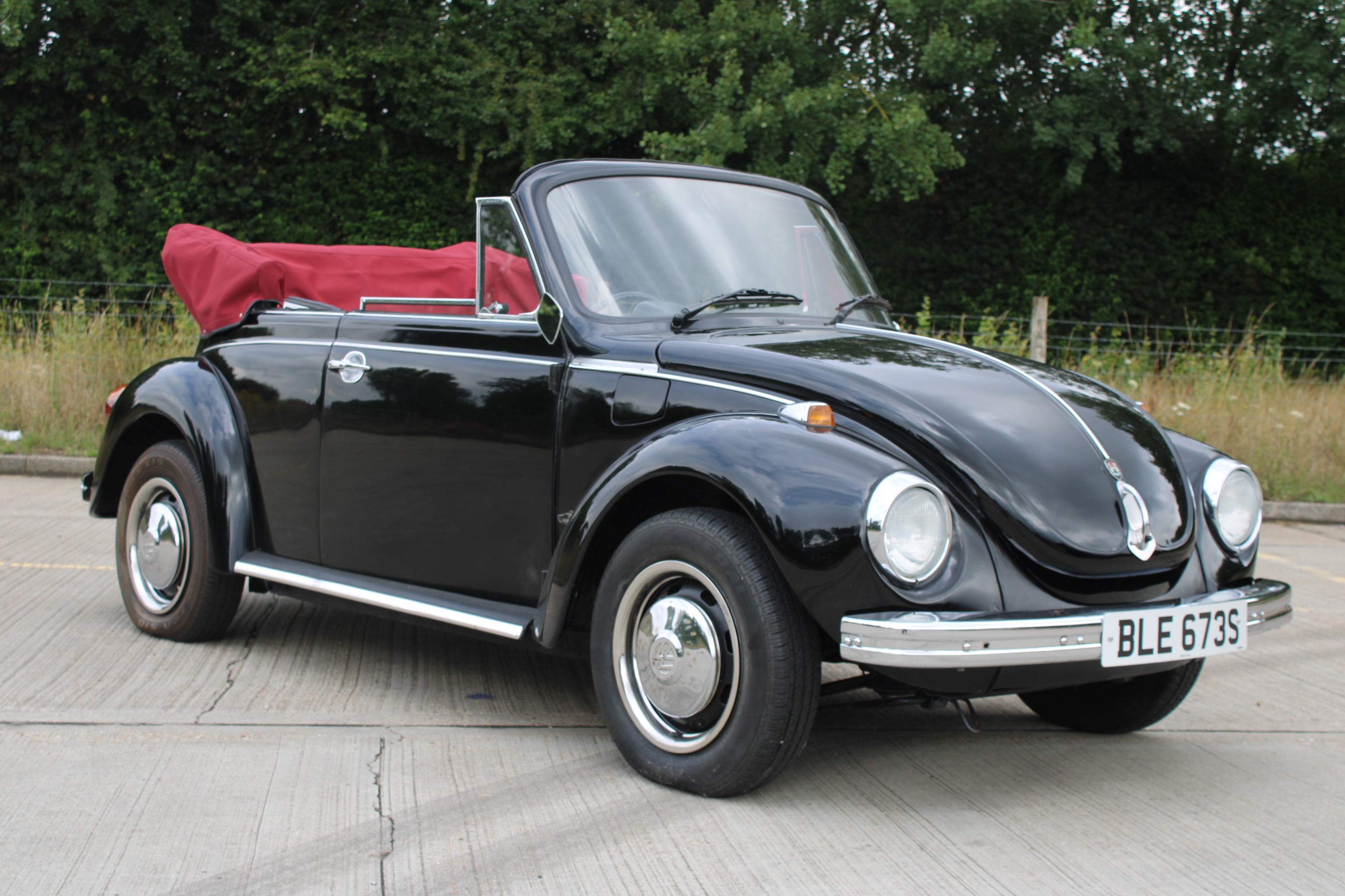 Can you leave a classic convertible with the roof down at a show?