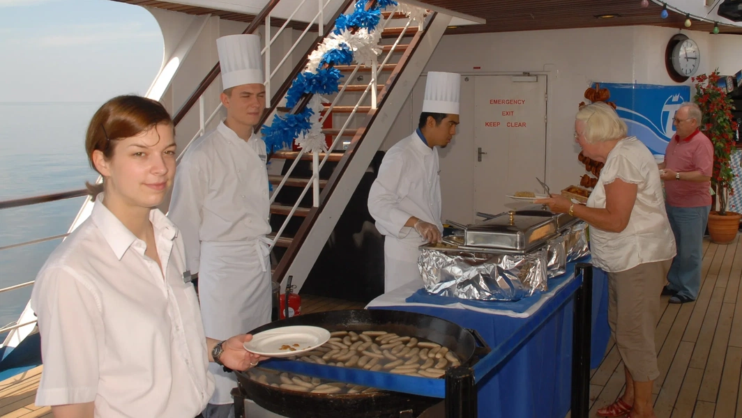 11 cruise ship buffet secrets and surprises