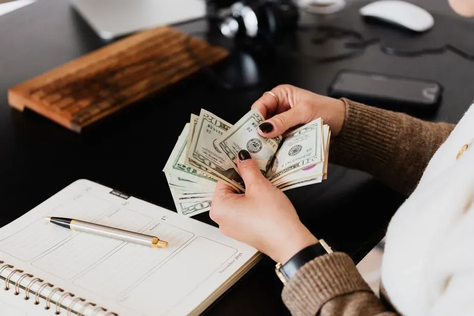 12 money habits that terrify genuinely wealthy people - yet average ...