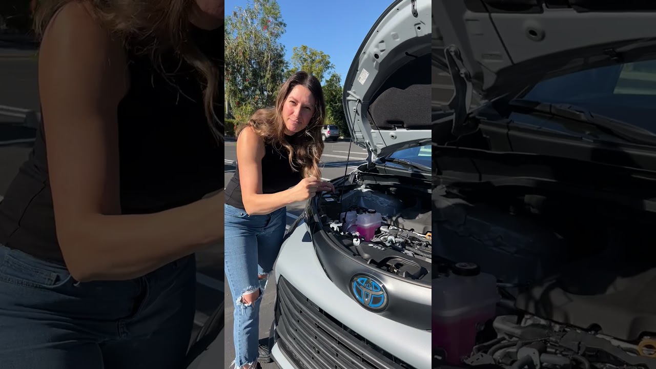 You can blend smoothies in the back of the Toyota Sienna! #shorts #toyota