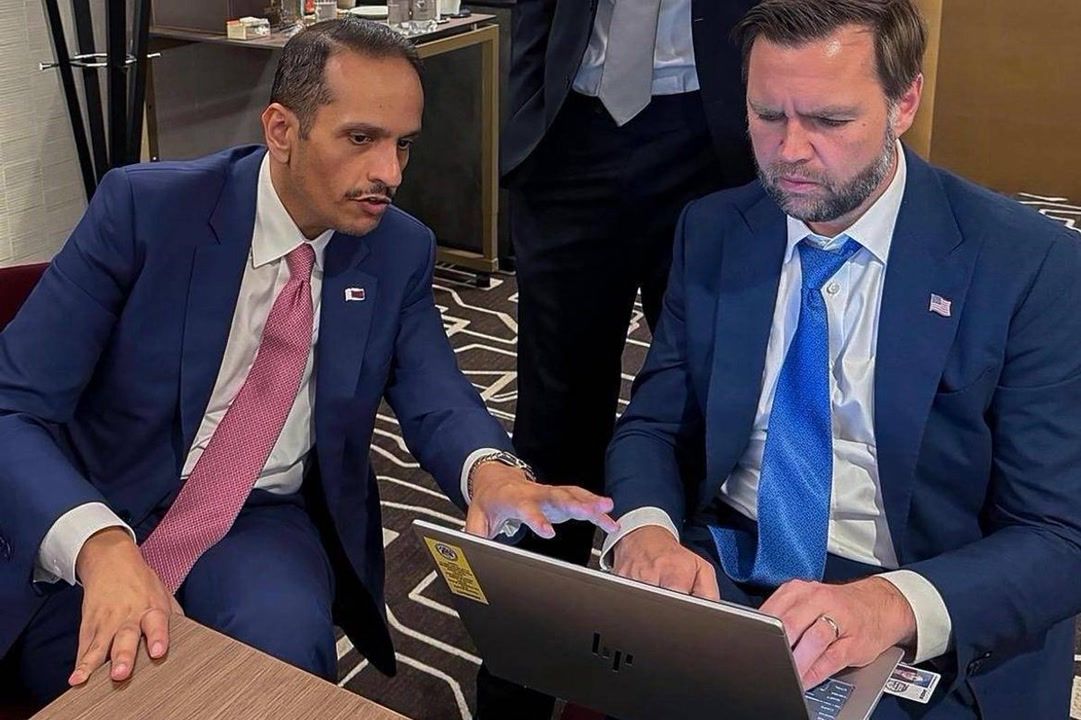 Image of JD Vance's laptop at Iran peace talks sparks security blunder ...