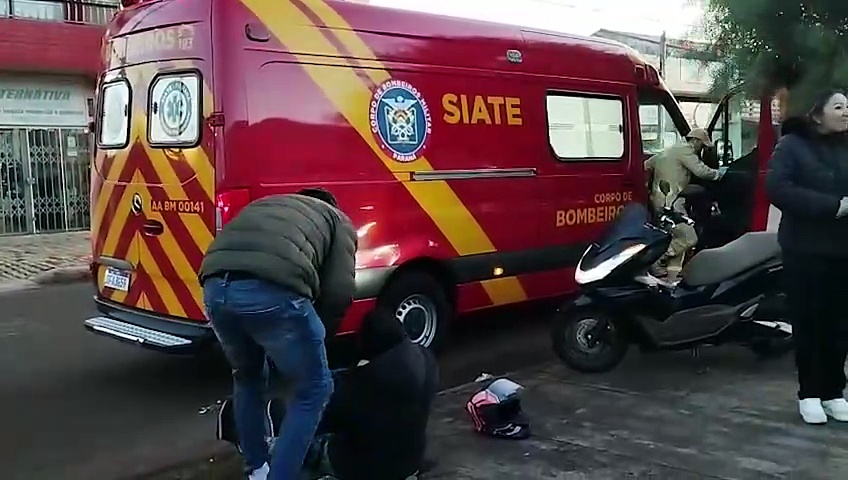 Cachorro atravessa rua, motociclista cai e fica ferida no Bairro ...