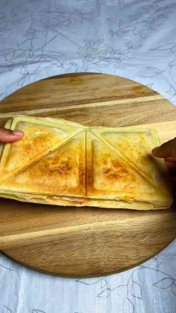 Toasted polony and cheese puff pastry recipe