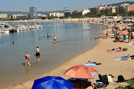 Fiesta mayor en la playa en Palamós