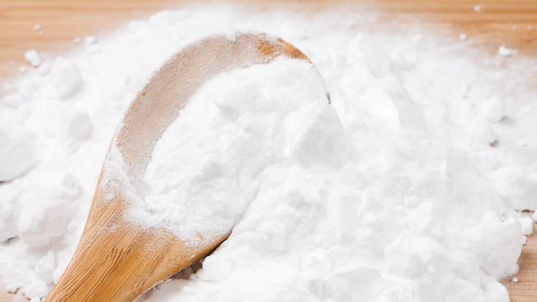 The best way to clean Pyrex dishes and get rid of those tough stains