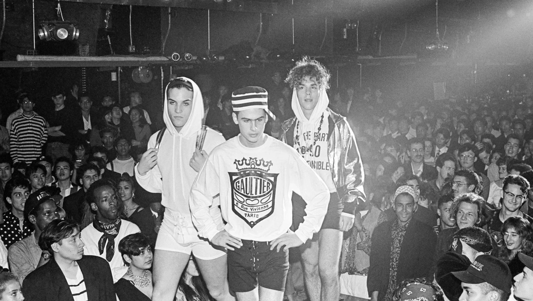 11 unforgettable 90s trends and fads