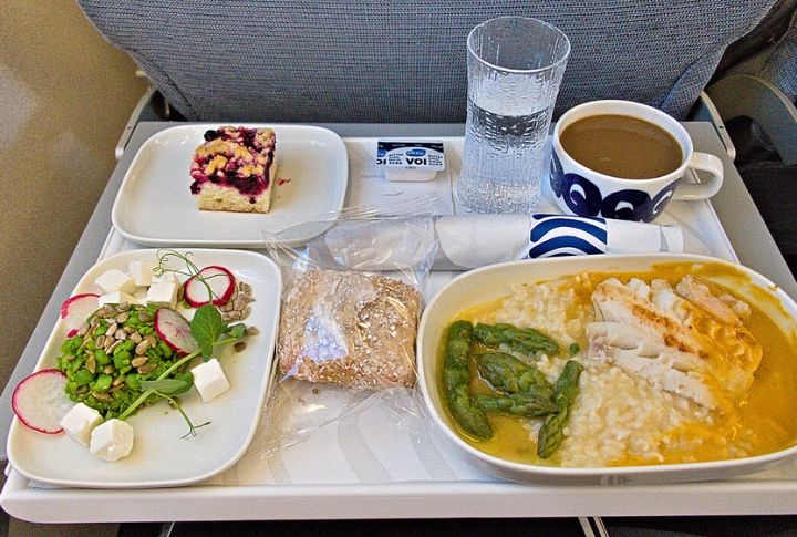15 edible items on the airplane menu that the staff doesn't like