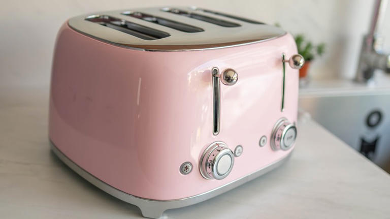 Toaster vs. toaster oven: Which is the better appliance for making ...
