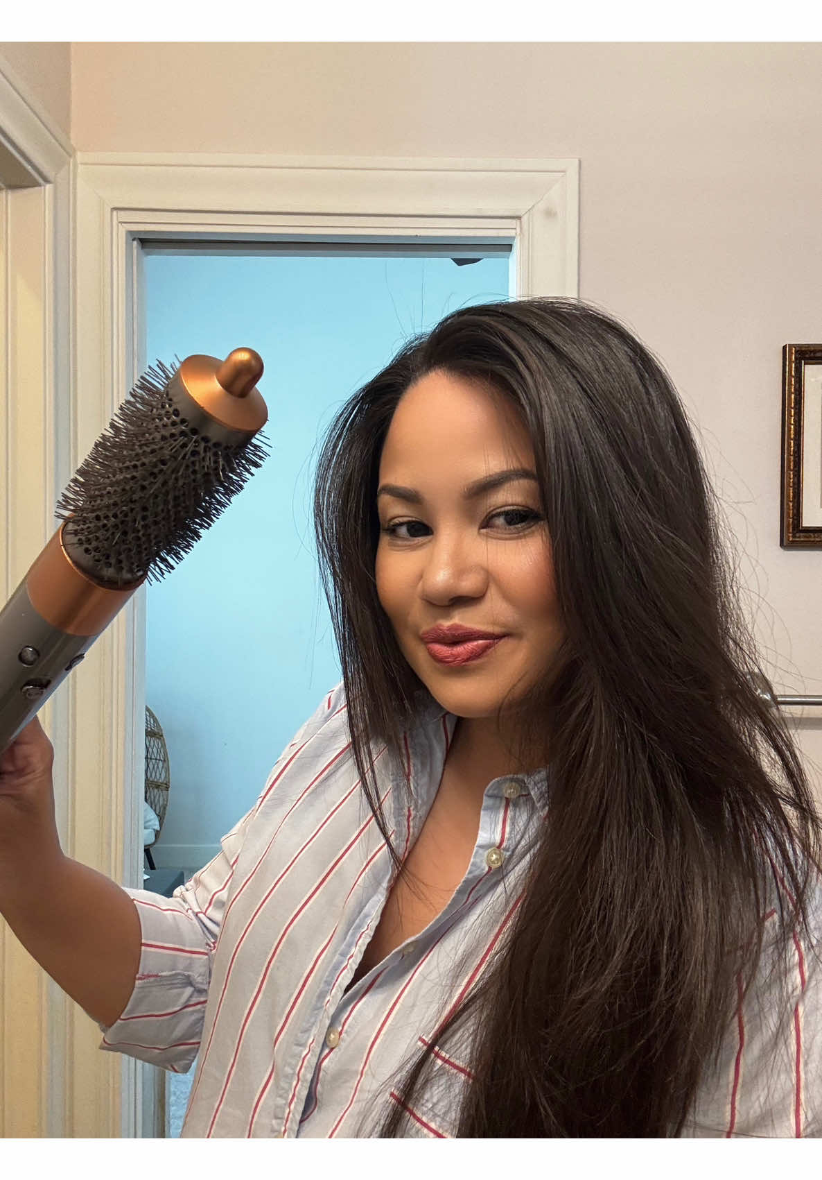 An at home haircut tutorial trimming my long choppy hair with a Dyson ...