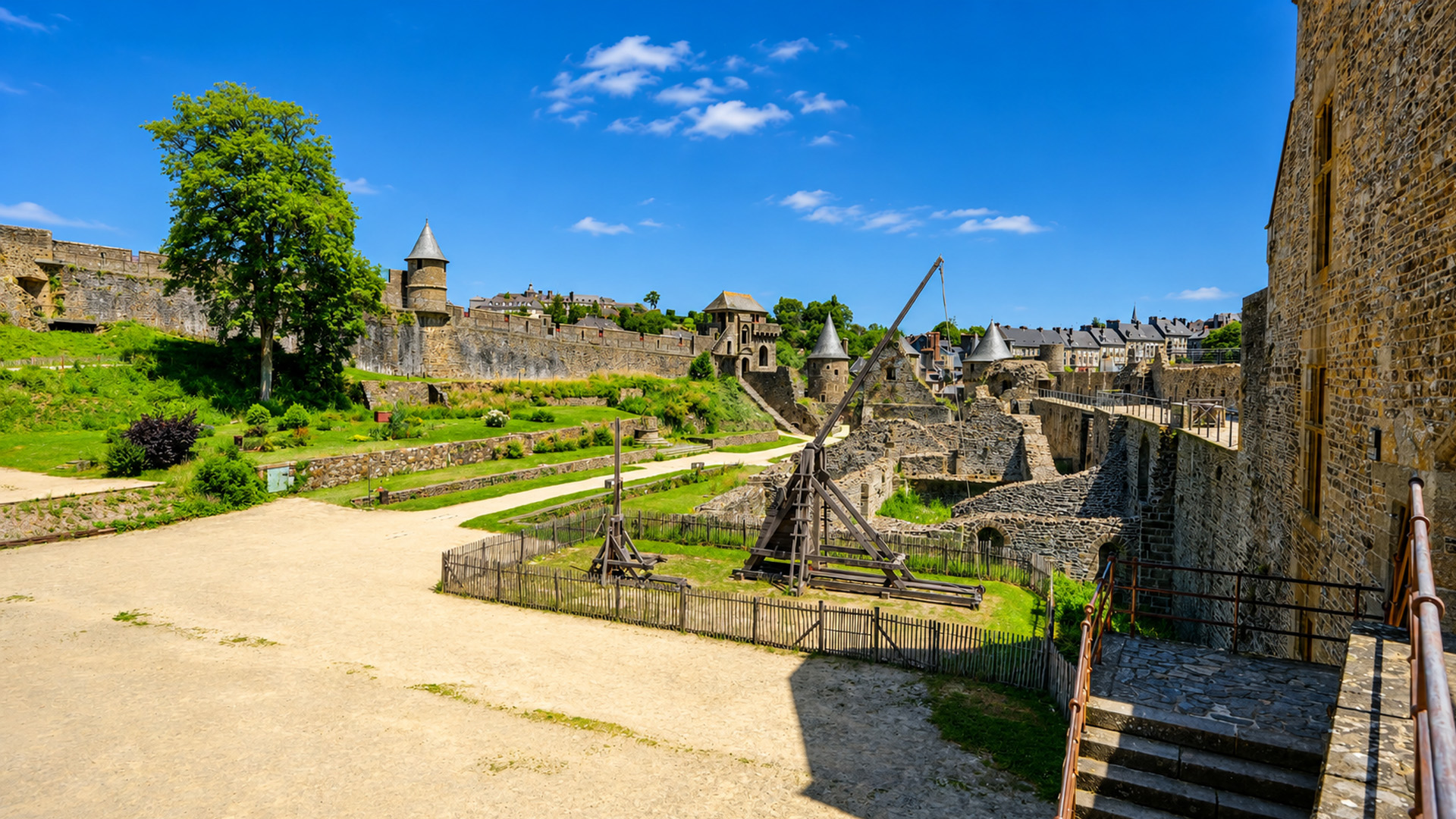 El castillo de Fougères ofrece un viaje a la Bretaña medieval (4K)
