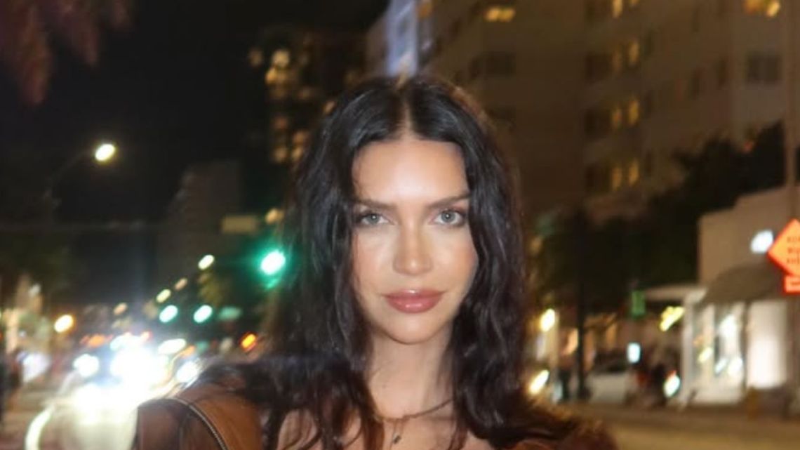 Zaira Nara impone el conjunto pijamero en las calles de Estados Unidos