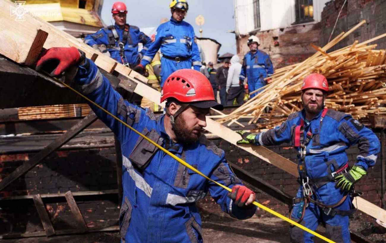 Rescuers complete roof repairs at Kyiv Pechersk Lavra damaged in ...