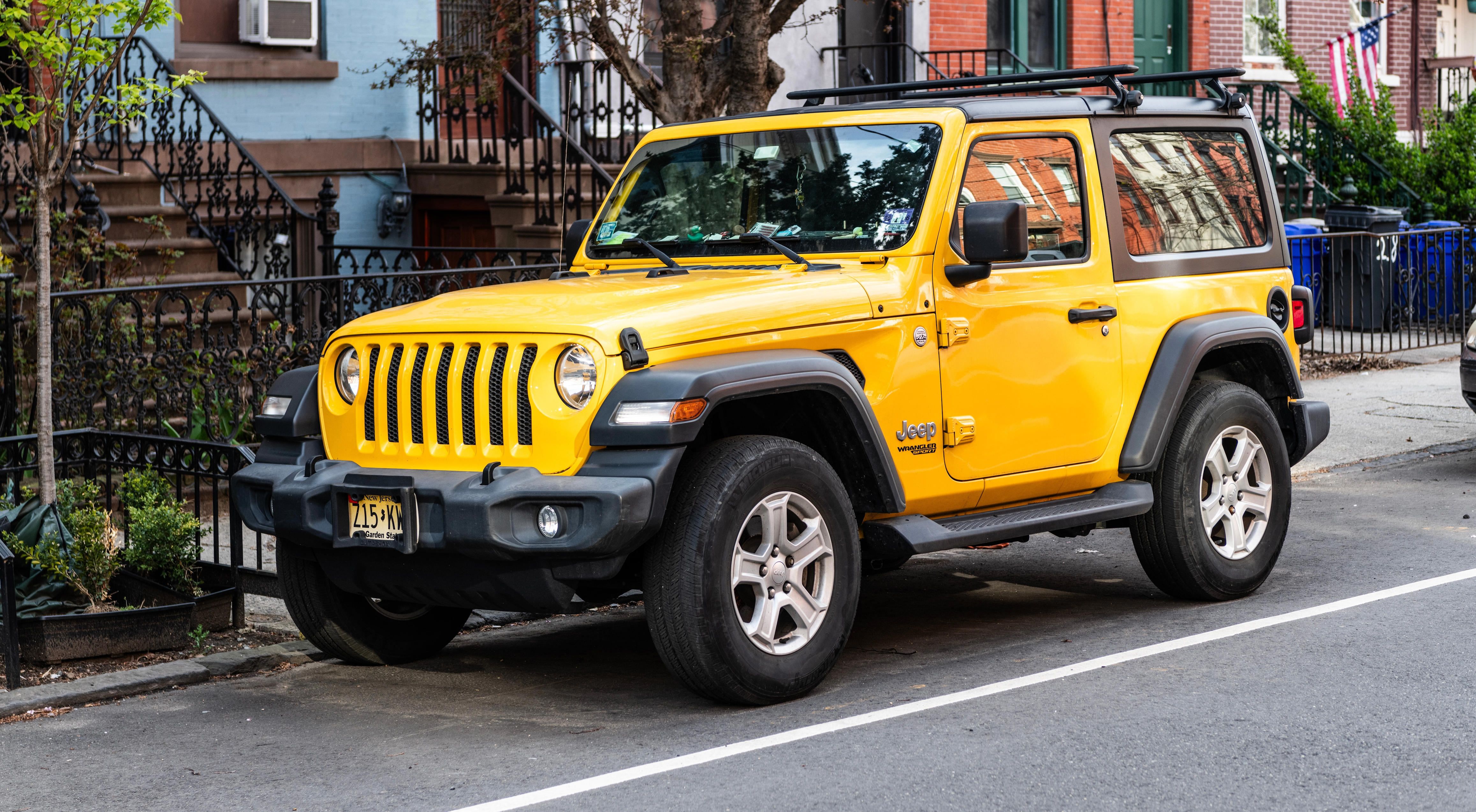 Jeep maker warns 1 million drivers not to park inside because their car ...