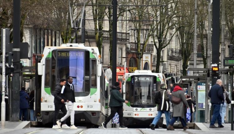Canicule : en difficulté face à la chaleur, plus aucun tramway ne ...