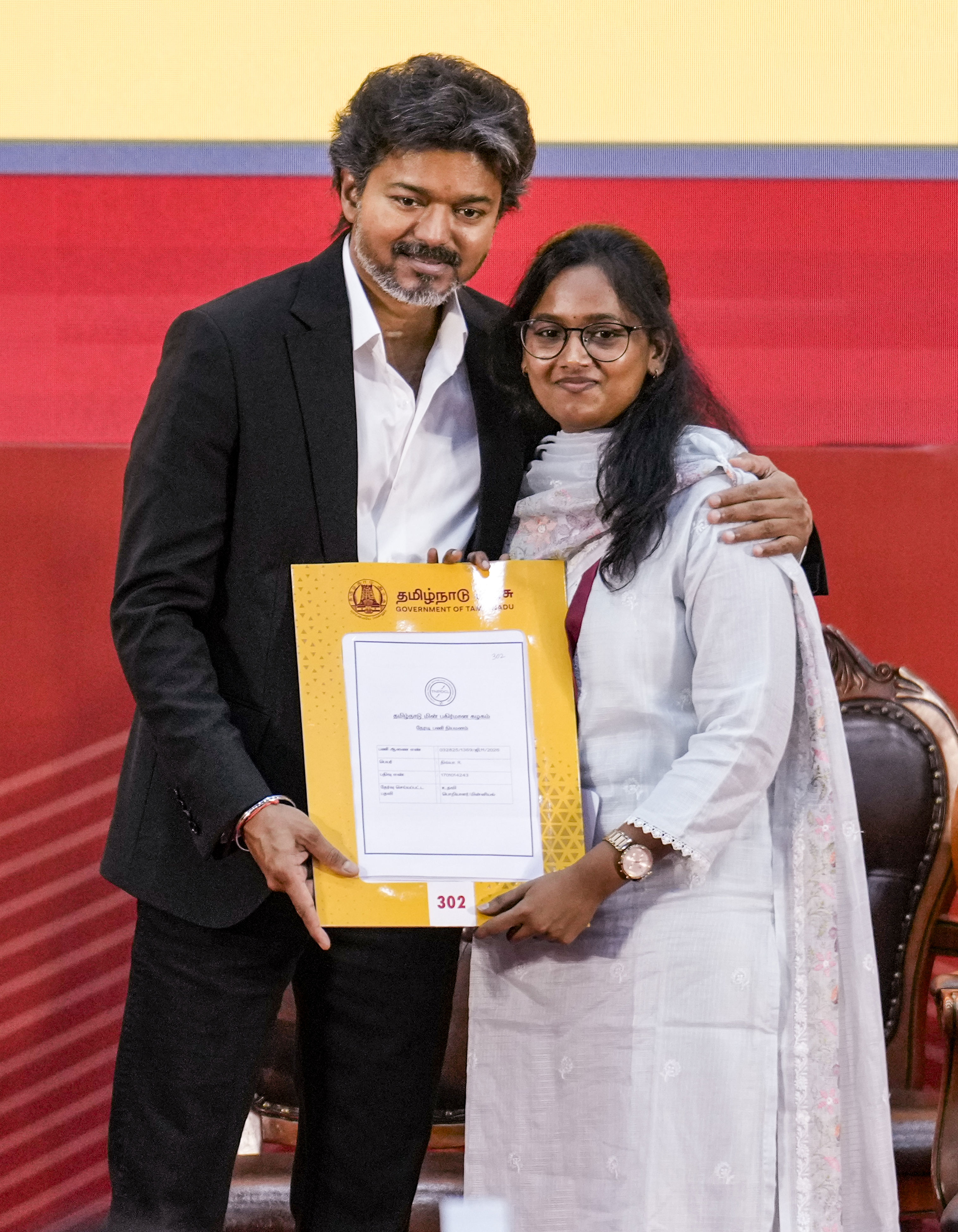 TN CM Vijay steps off stage, hands appointment order to pregnant ...