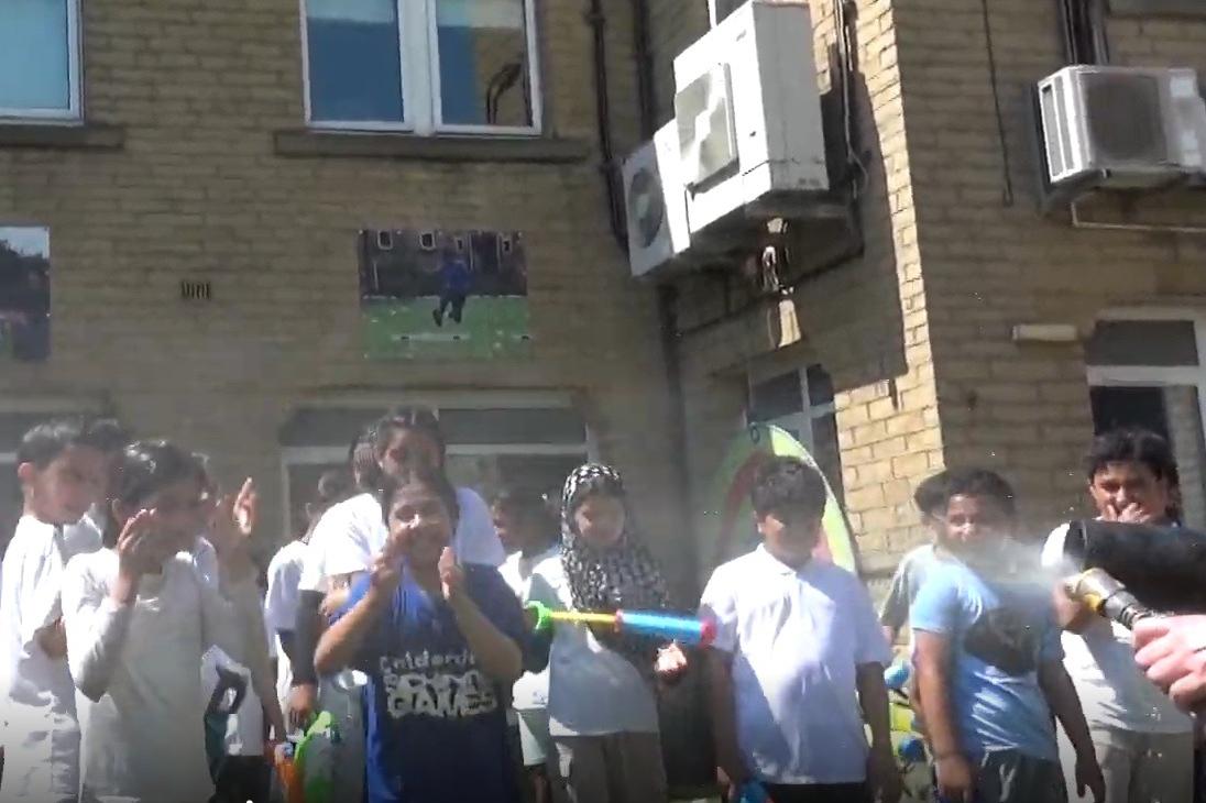 UK heatwave: Halifax school finds innovative way to cool kids down amid ...
