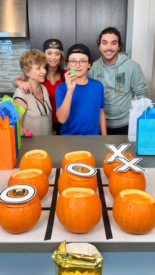 Tic tac toe pumpkin prize game
