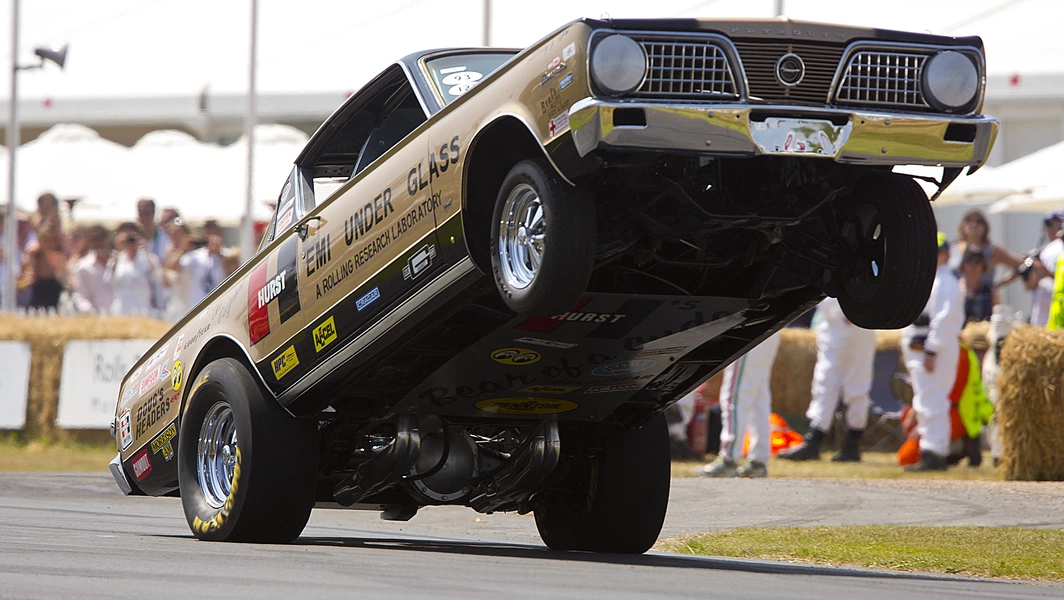 6 legendary Mopar muscle car engines