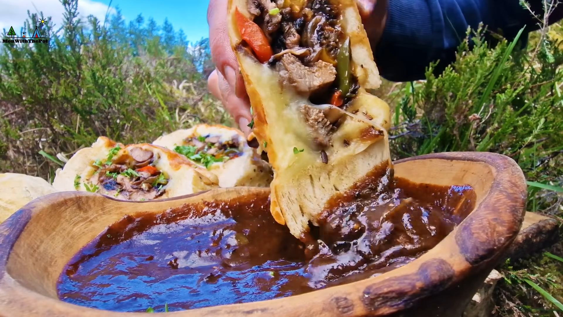 Mira cómo este sándwich XL de carne con queso se prepara