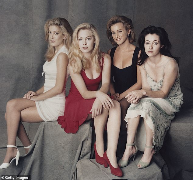 90210 fans slam star who admitted lying about her age to play teen