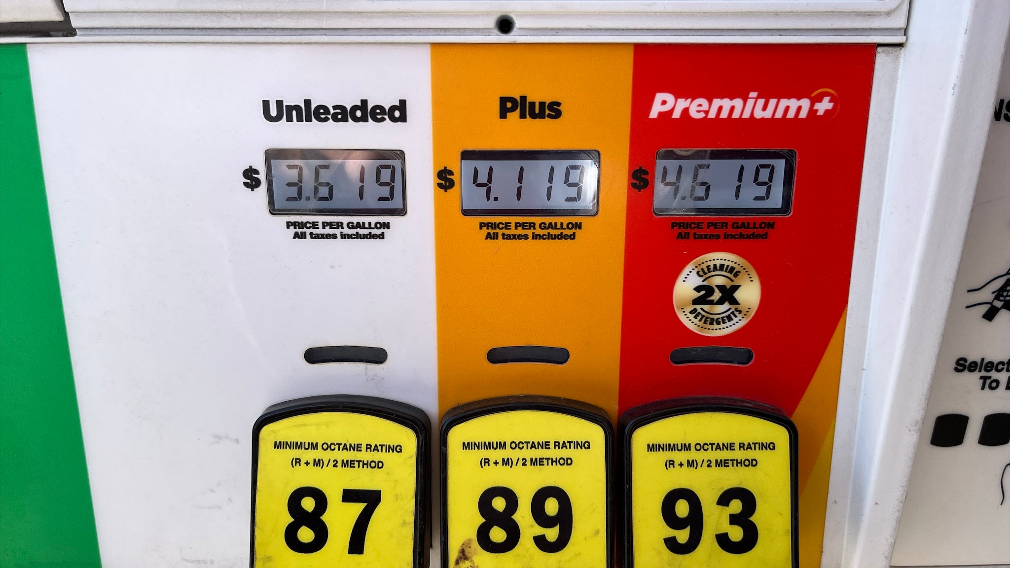 Gas prices continue to trend downwards across the US