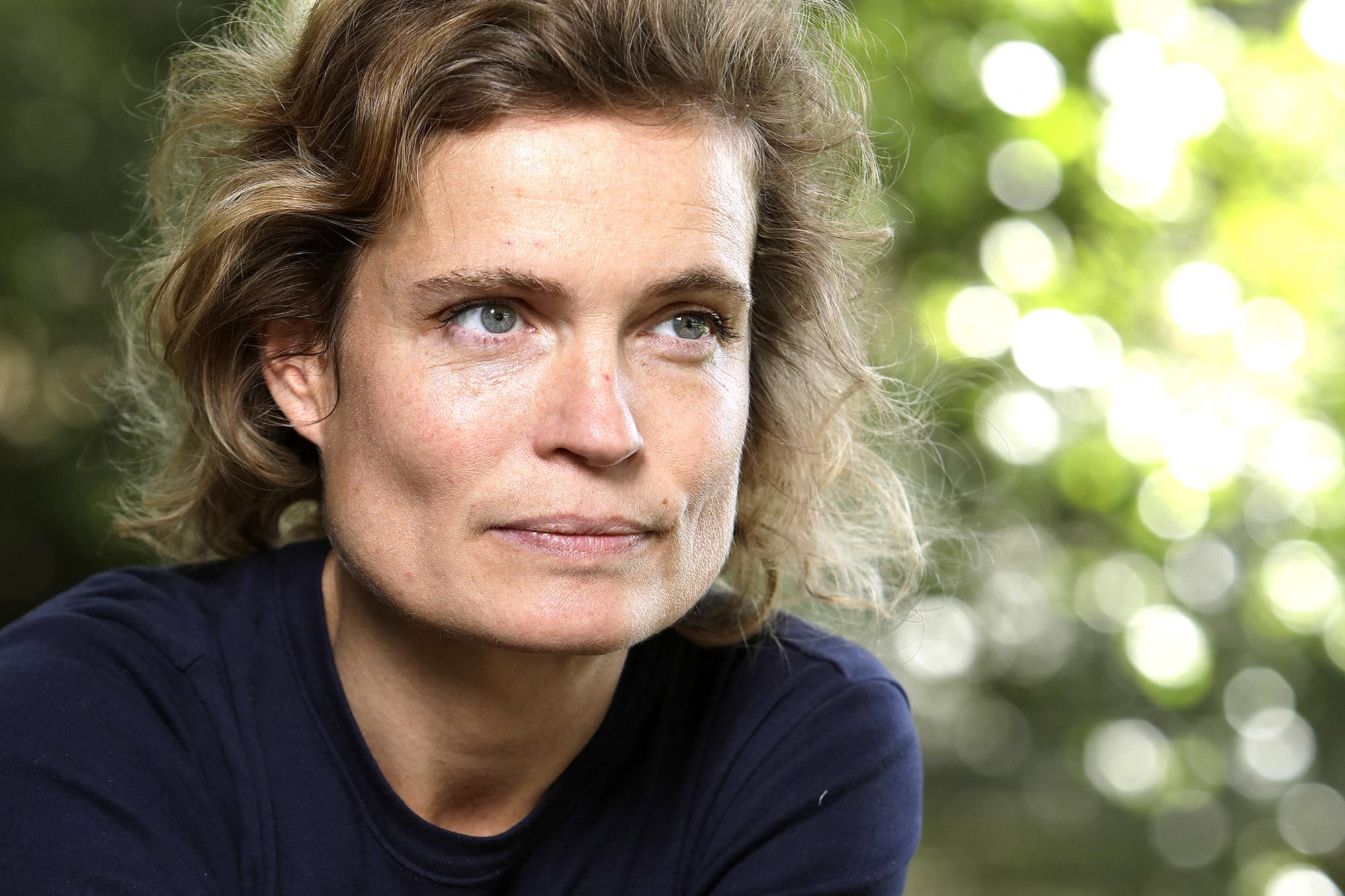 « Il était très particulier… » : Sarah Biasini évoque Alain Delon, le ...