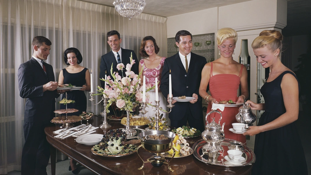 13 social etiquette traditions disappearing today