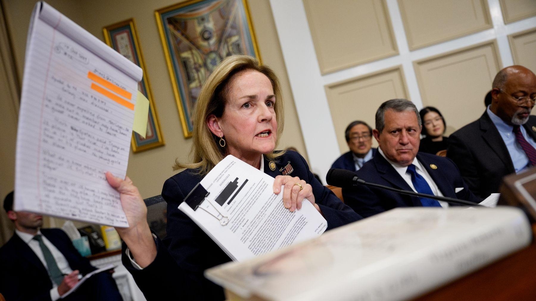 Jeffrey Epstein habría preparado varios lazos antes de su fallecimiento