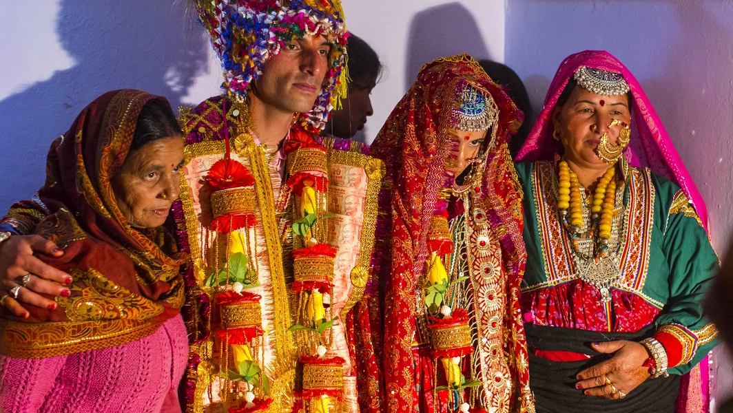 Global patterns in marriage age and trends