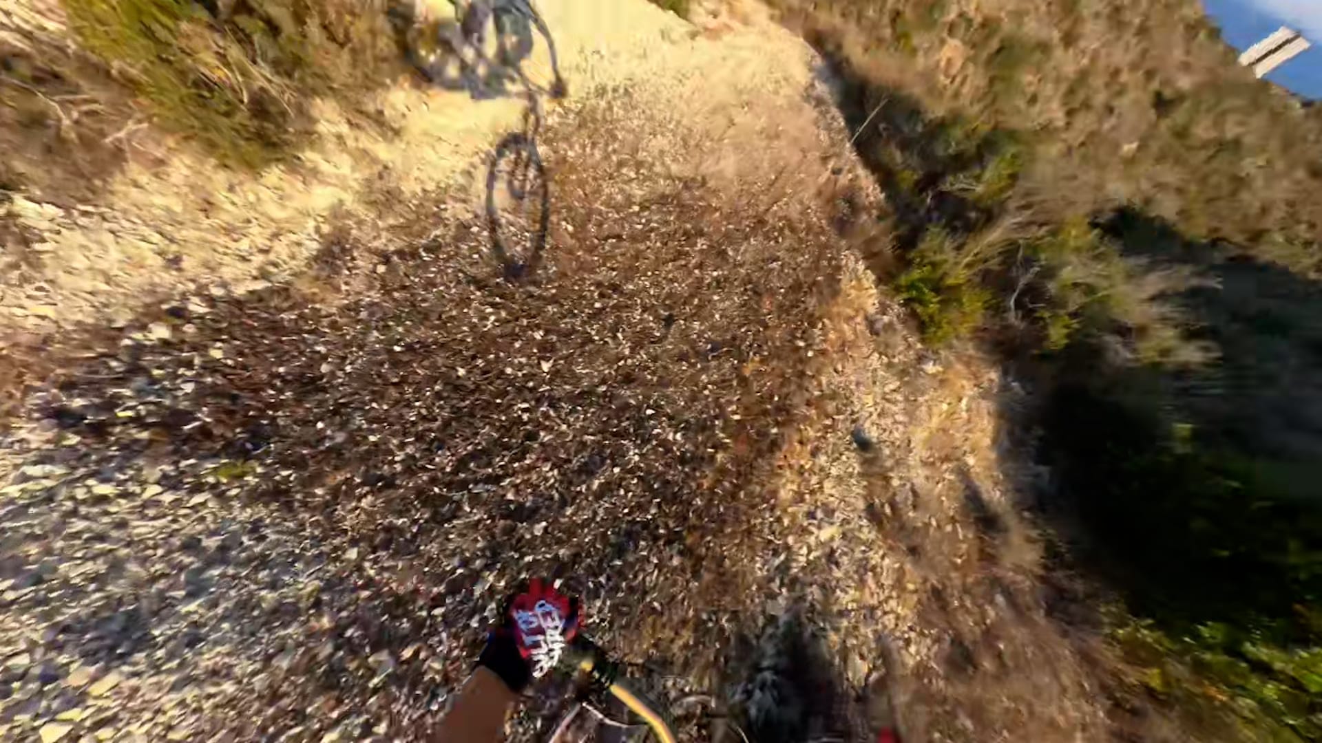 Cyclist crashes after jump on downhill trail